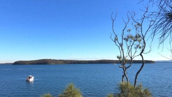 Wangi Point | walking trail, rocky foreshore | Lake Mac Family Life